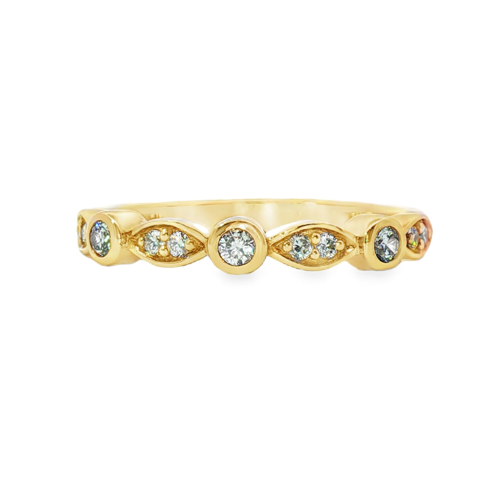 Round Brilliant Lab-Grown Diamond Swing Ring-Style Band in 9ct Yellow
